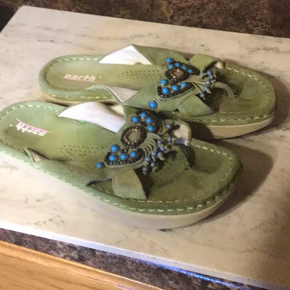 Earth | Shoes | Earth Thong Sandals | Poshmark